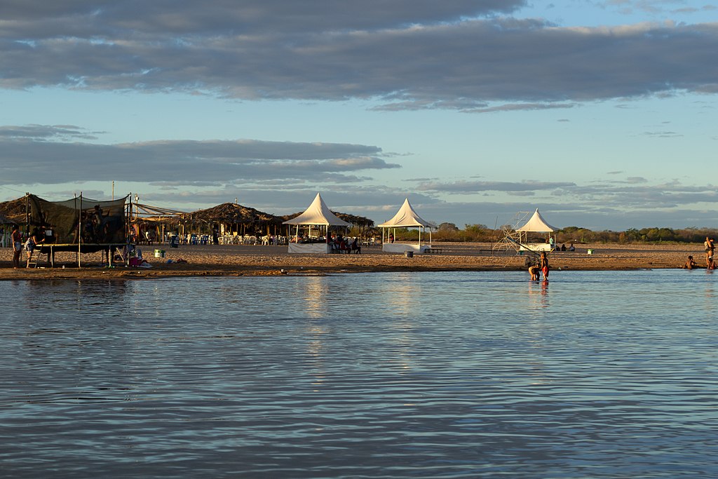 1024px-Praia_de_rio_Rio_Sao_Francisco-Januaria-MG-3 | Cidade e Cultura